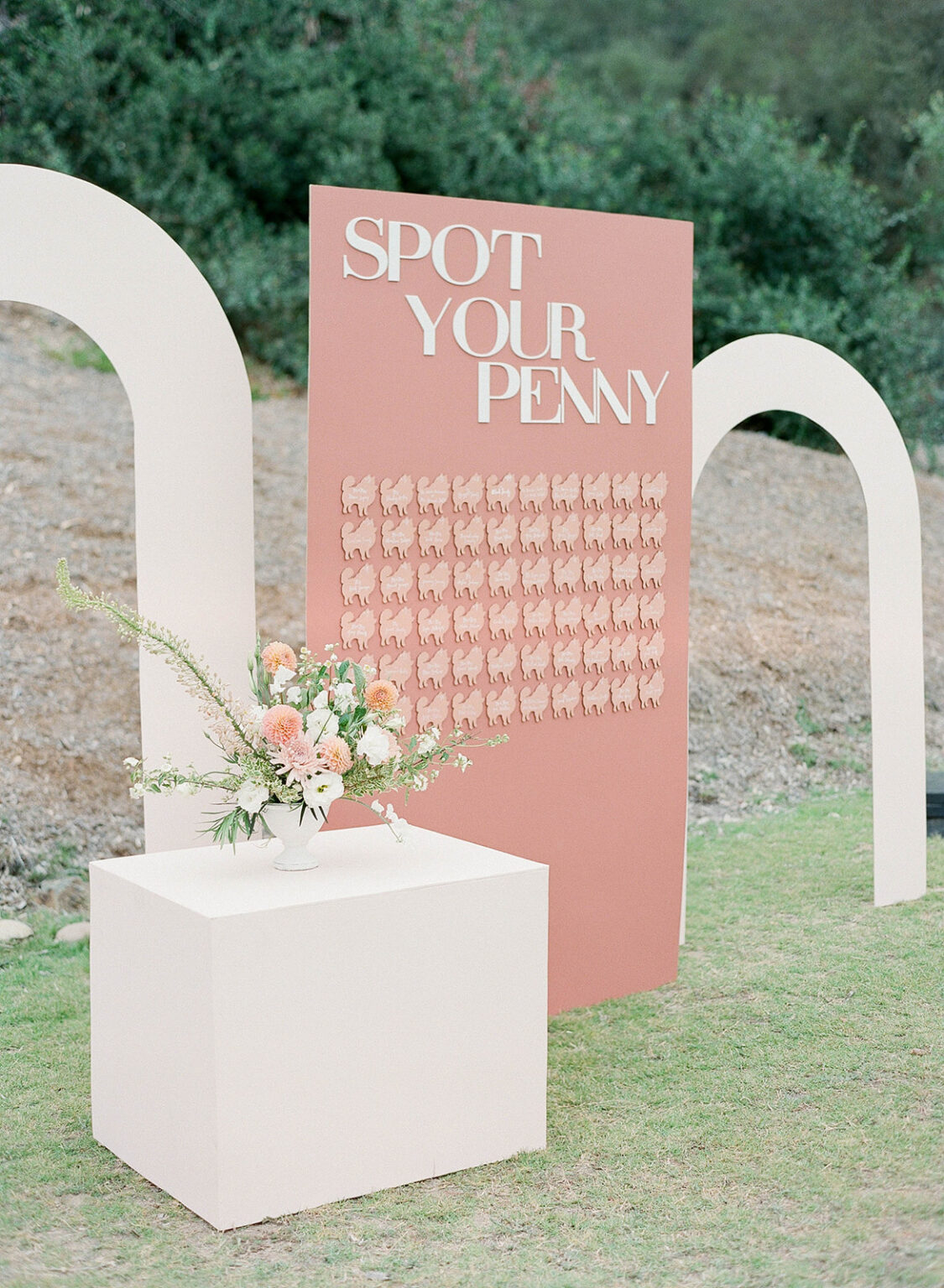 DIY Wedding Arch Backdrop Panels - traditionallycozy.com