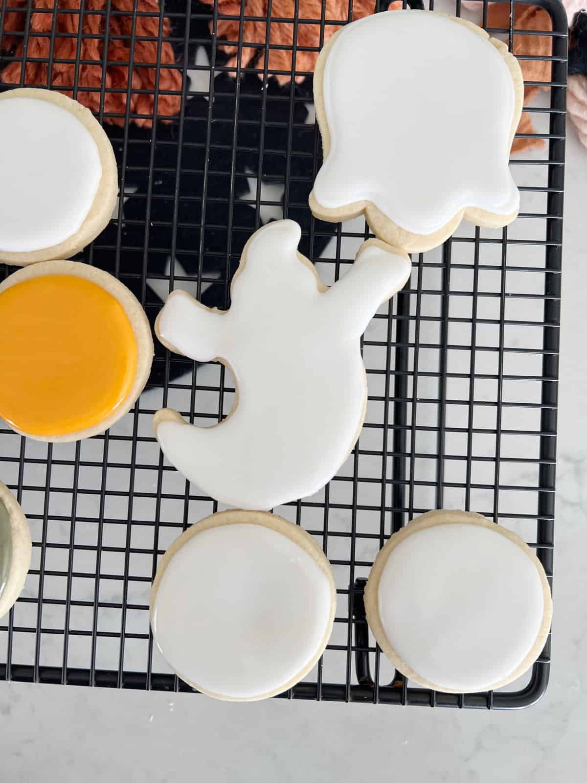 Ghost Sugar Cookies with Royal Icing for Halloween - traditionallycozy.com
