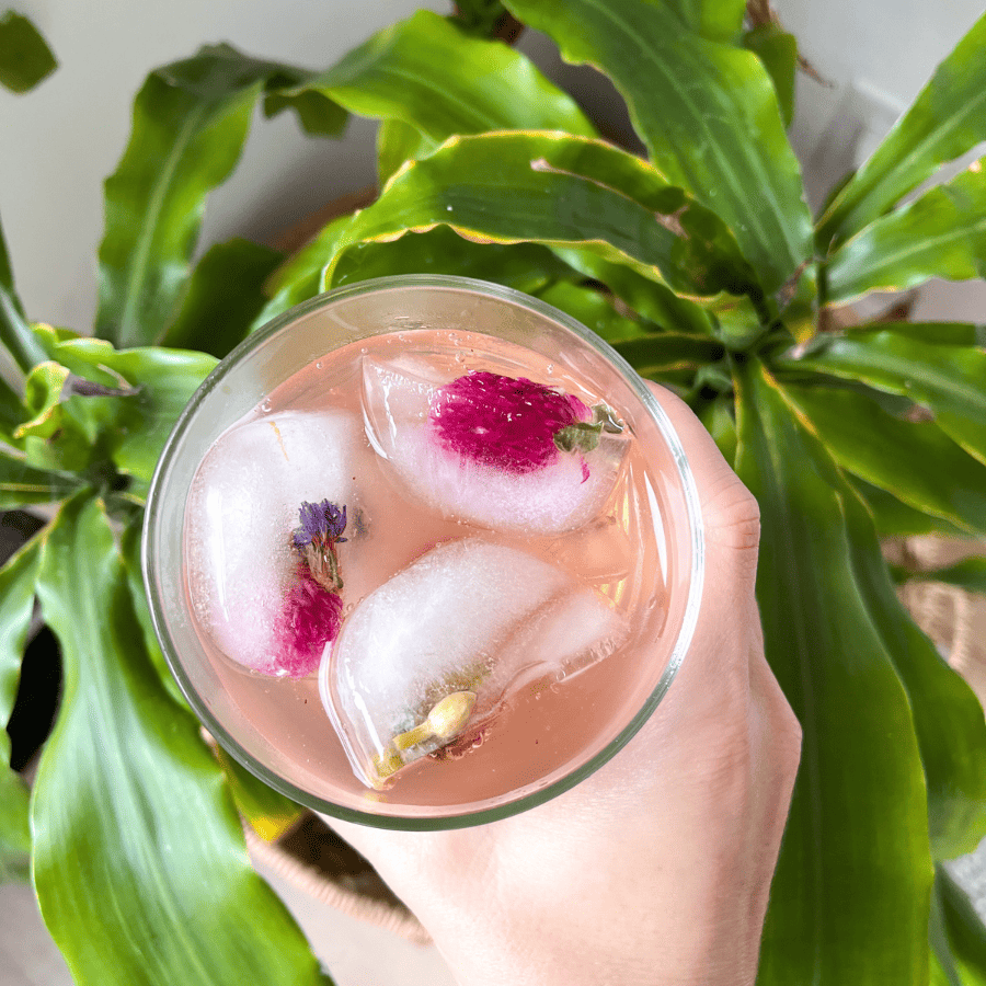 Flower Ice Cubes - traditionallycozy.com