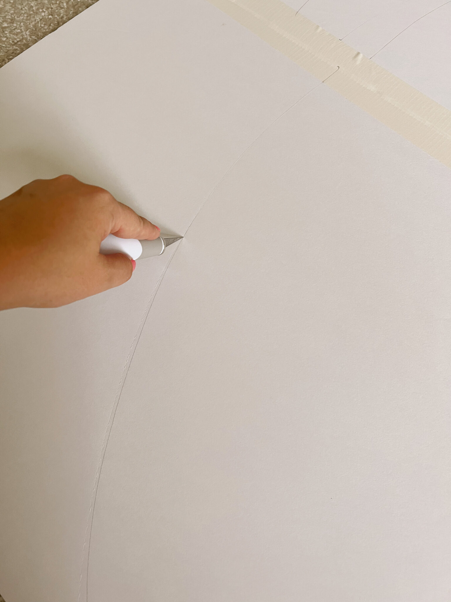 Foam Board Backdrop- A DIY Arch - traditionallycozy.com