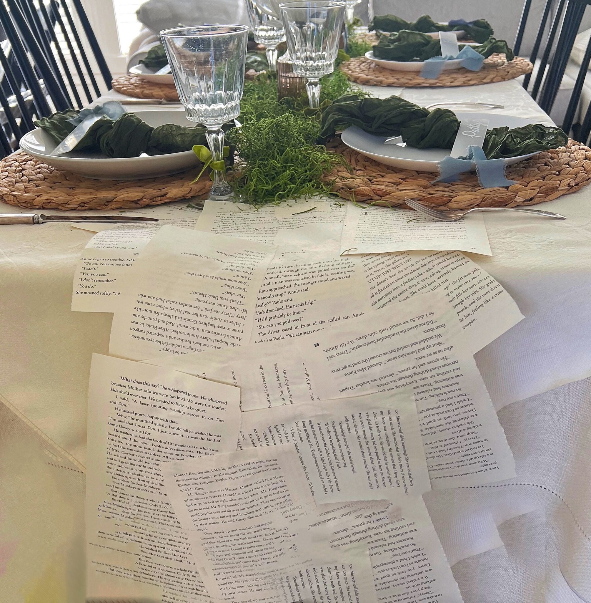 How to Make a Book Page Table Runner - traditionallycozy.com
