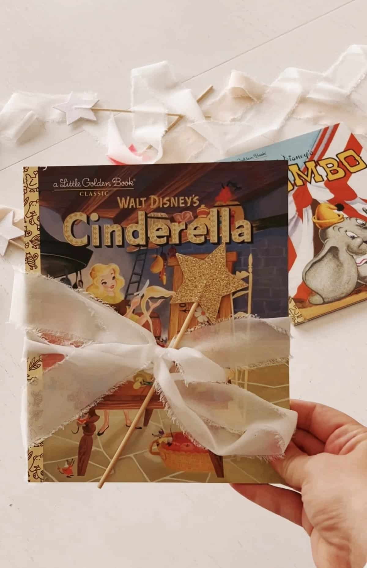 Using Books as Party Favors - traditionallycozy.com